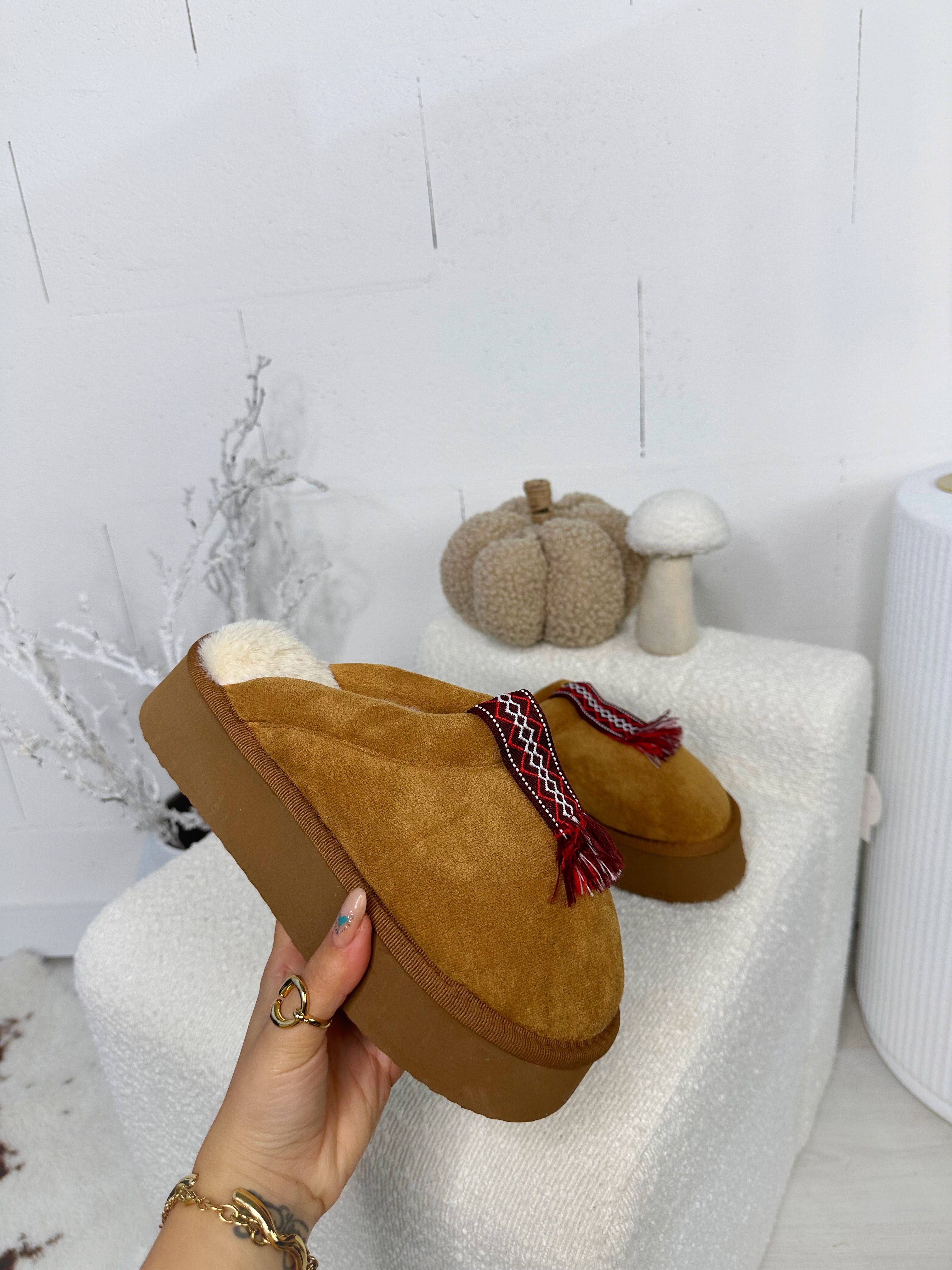 Comfy Jay – Amora Shoes